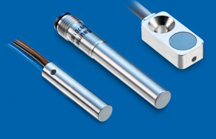 Effective tool change cleverly designed with inductive miniature sensors